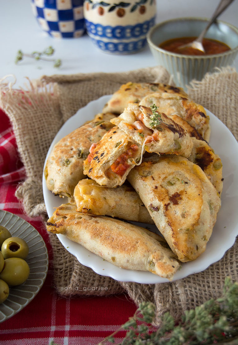 Panzerotti alla pizzaiola con esubero di licoli - L'insolito Bon Bon